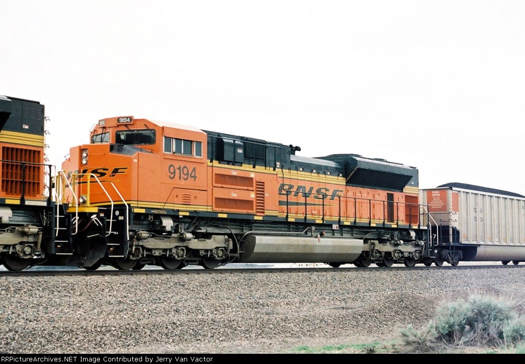 BNSF 9194 is 2nd power unit behind 9302 on eb coal loads